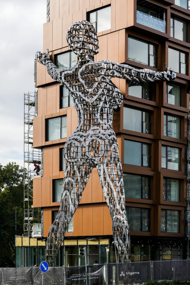 10/2022 Ikonický nájemní dům Fragment v pražském Karlíně získává ...